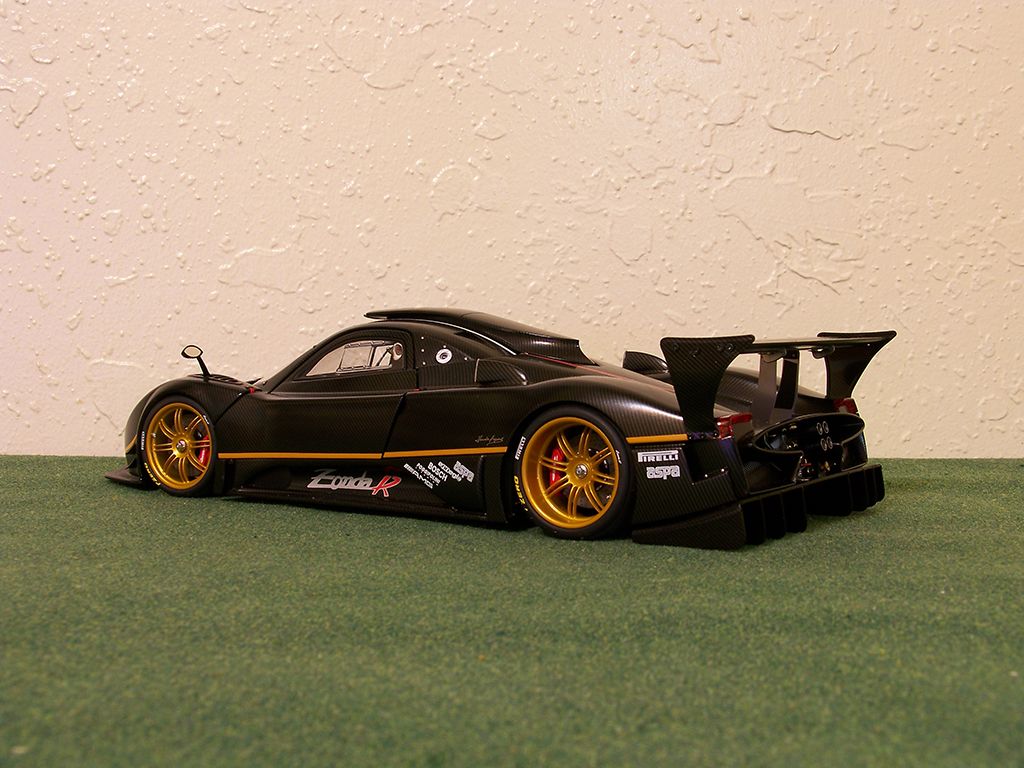 AUTOart 2008 Pagani Zonda R | DiecastXchange Forum